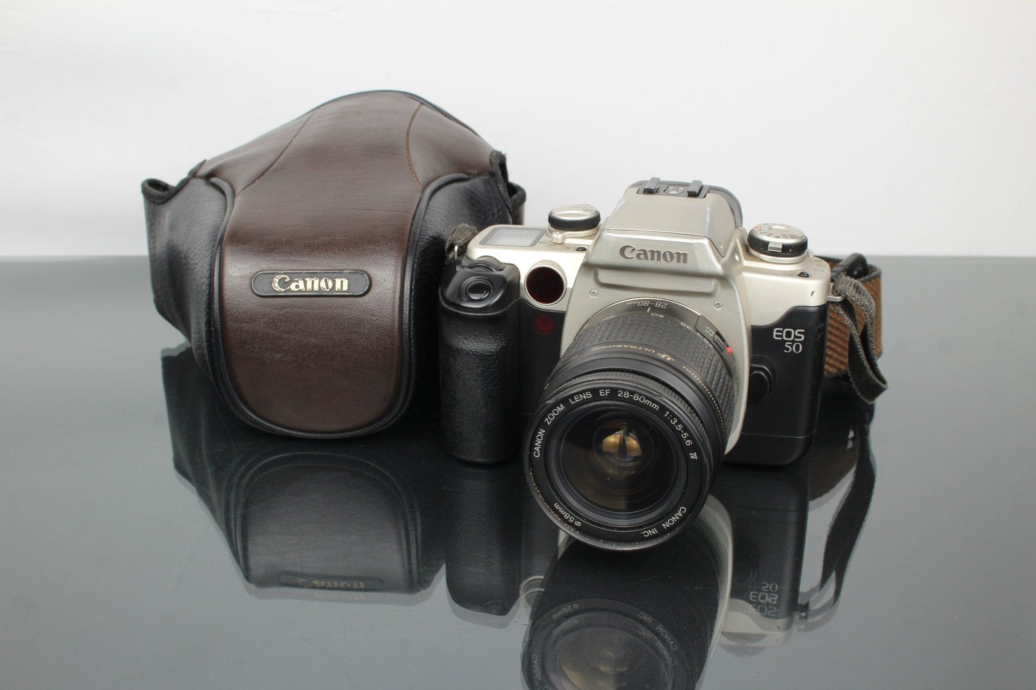 Canon EOS 50 + 28–80mm: Film Photography in 2025 – Dutch|Thrift