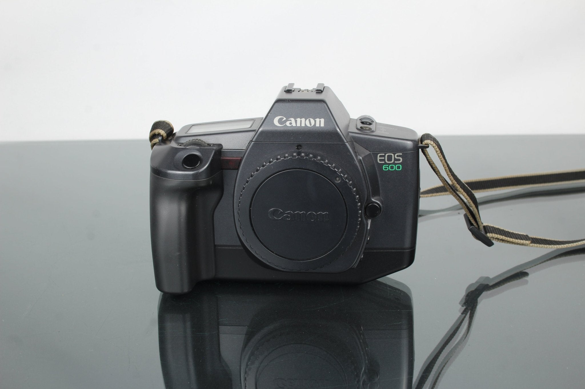 Canon EOS 600 Review: Classic 35mm Powerhouse for 2025 – Dutch|Thrift