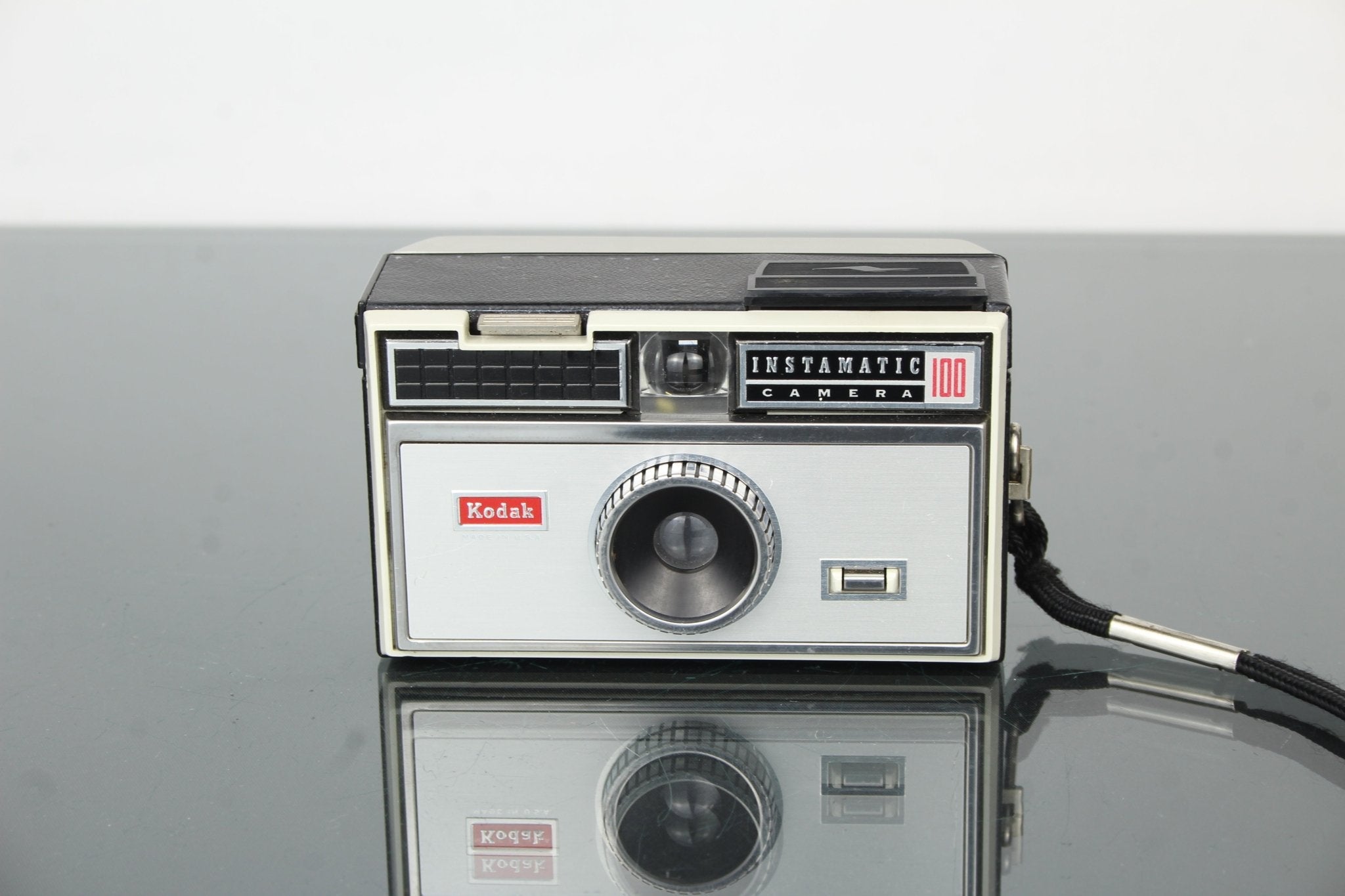 Kodak Instamatic 100 – Vintage Point and Shoot for 2025 – Dutch|Thrift