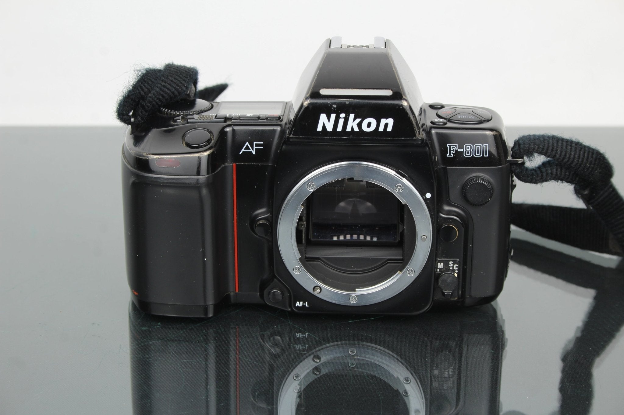 Nikon F-801 Second-Hand Film Camera Buying Guide – Dutch|Thrift