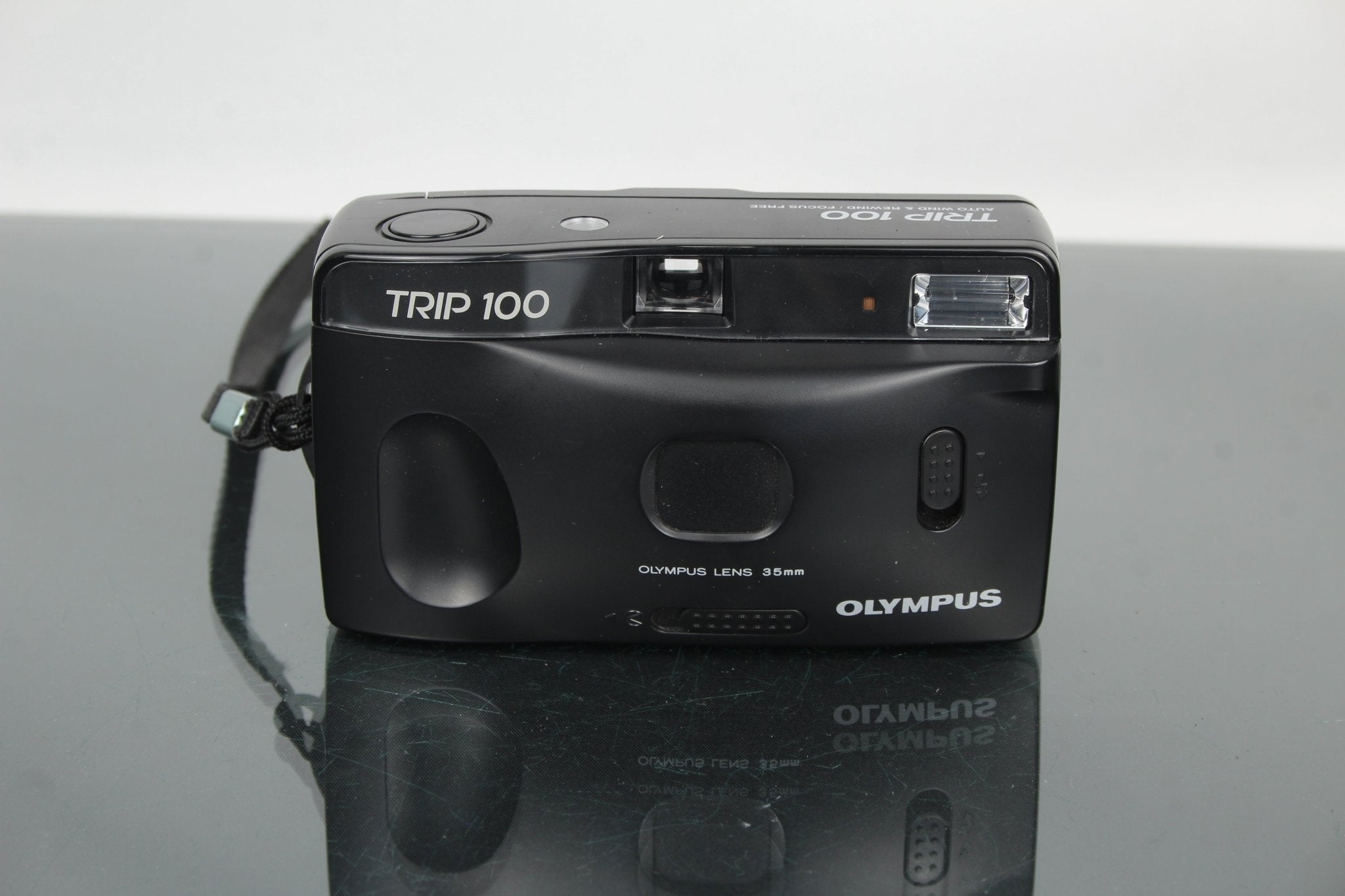 Olympus Trip 100 Review: A Simple 35mm Camera for Pure Fun – Dutch|Thrift
