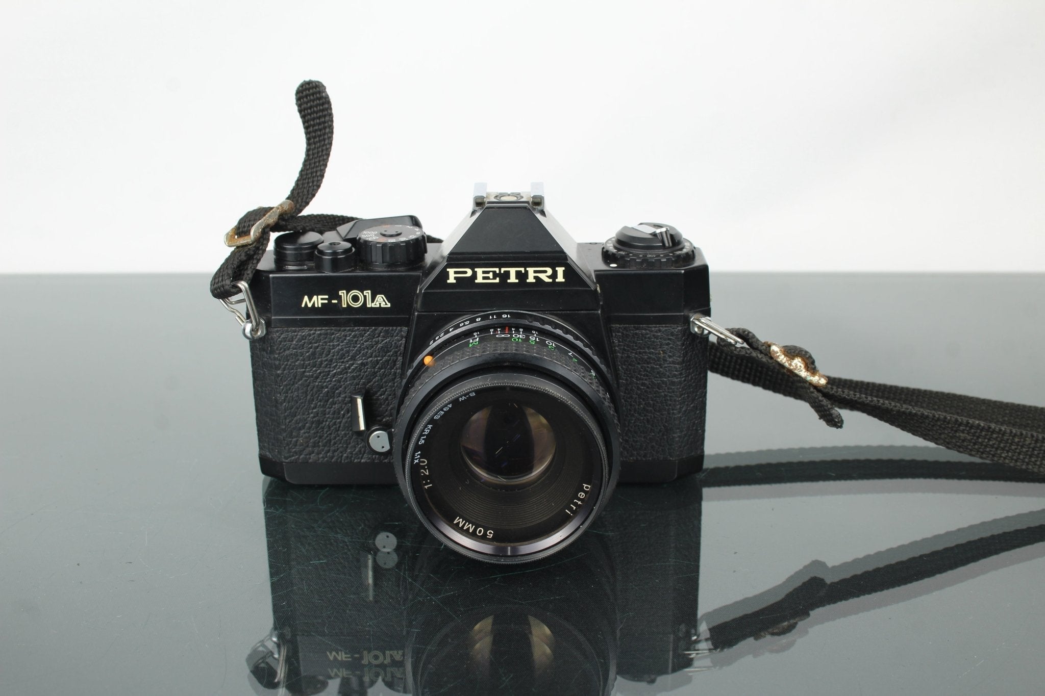 Petri MF-101A Review: Classic 35mm SLR with 50mm f/2 Lens – Dutch|Thrift