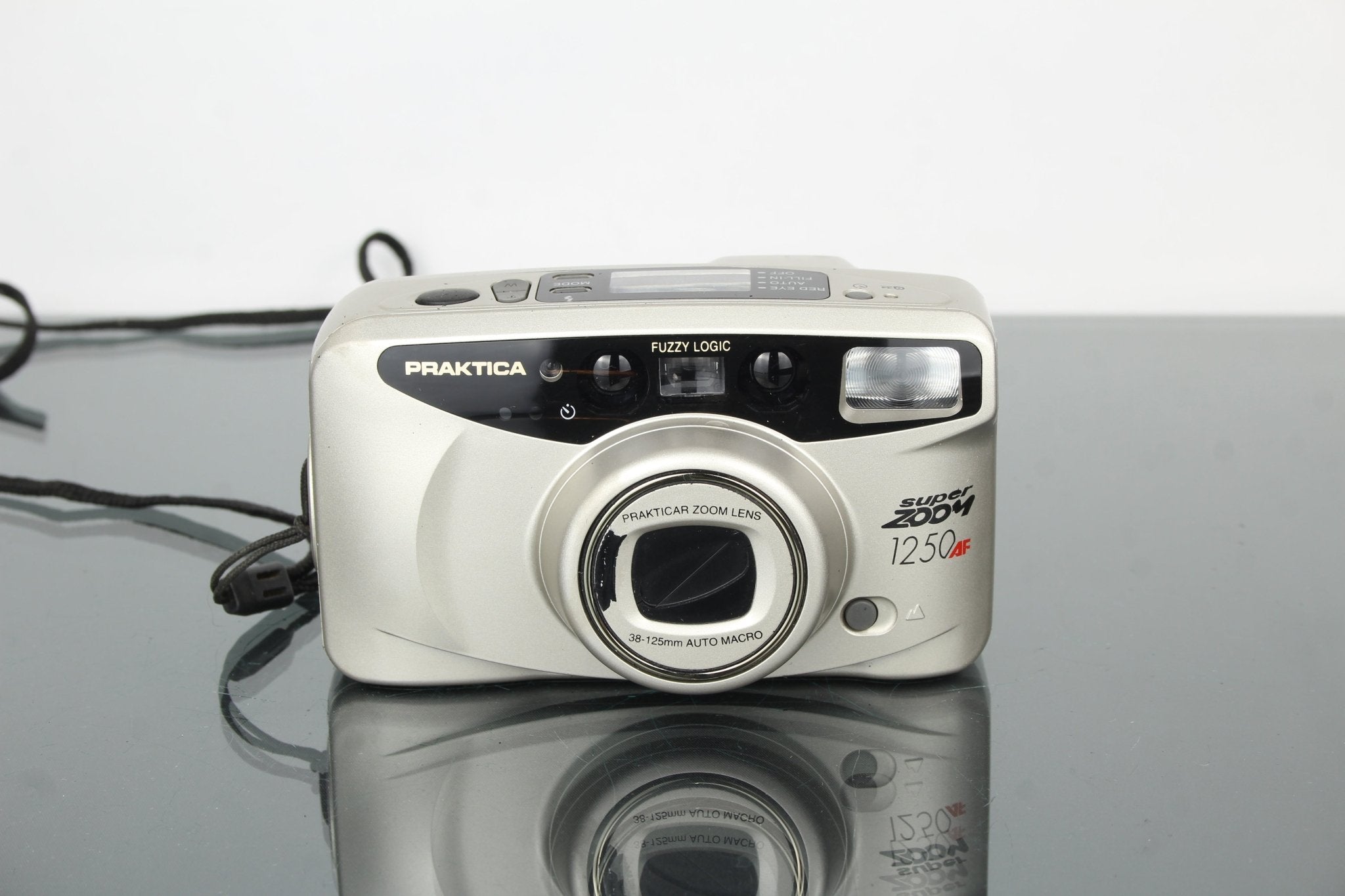 Praktica Super Zoom 1250AF: Compact 35mm Camera Review – Dutch|Thrift