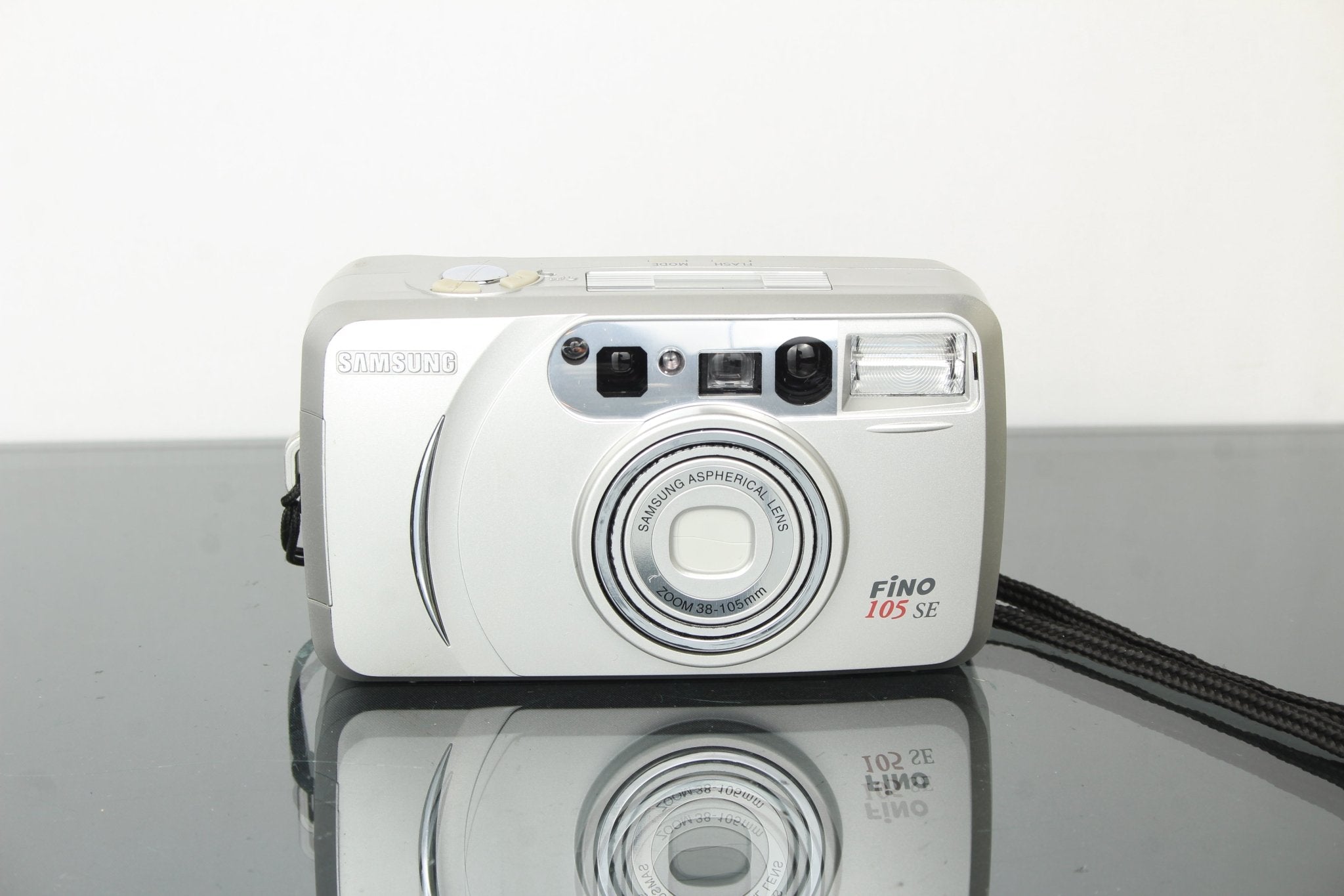 Rediscovering the Samsung Fino 105 SE 35mm Compact Camera – Dutch|Thrift